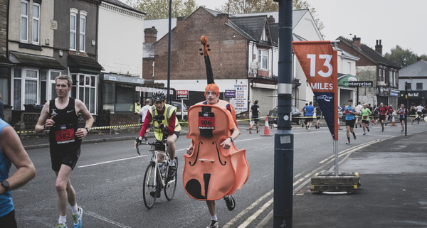 Running viola smashes world record