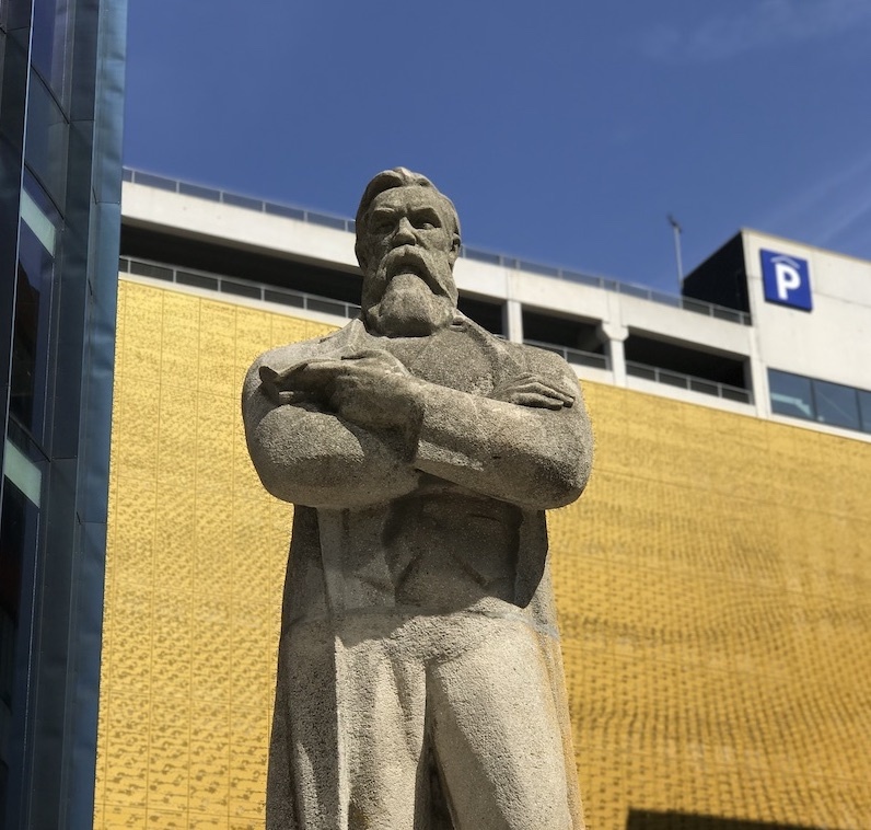 Interviews with inanimate objects: Friedrich Engels' statue