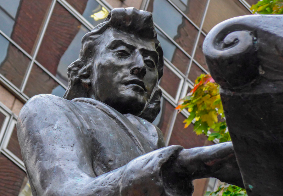 Who are you? Manchester statues that don’t look themselves