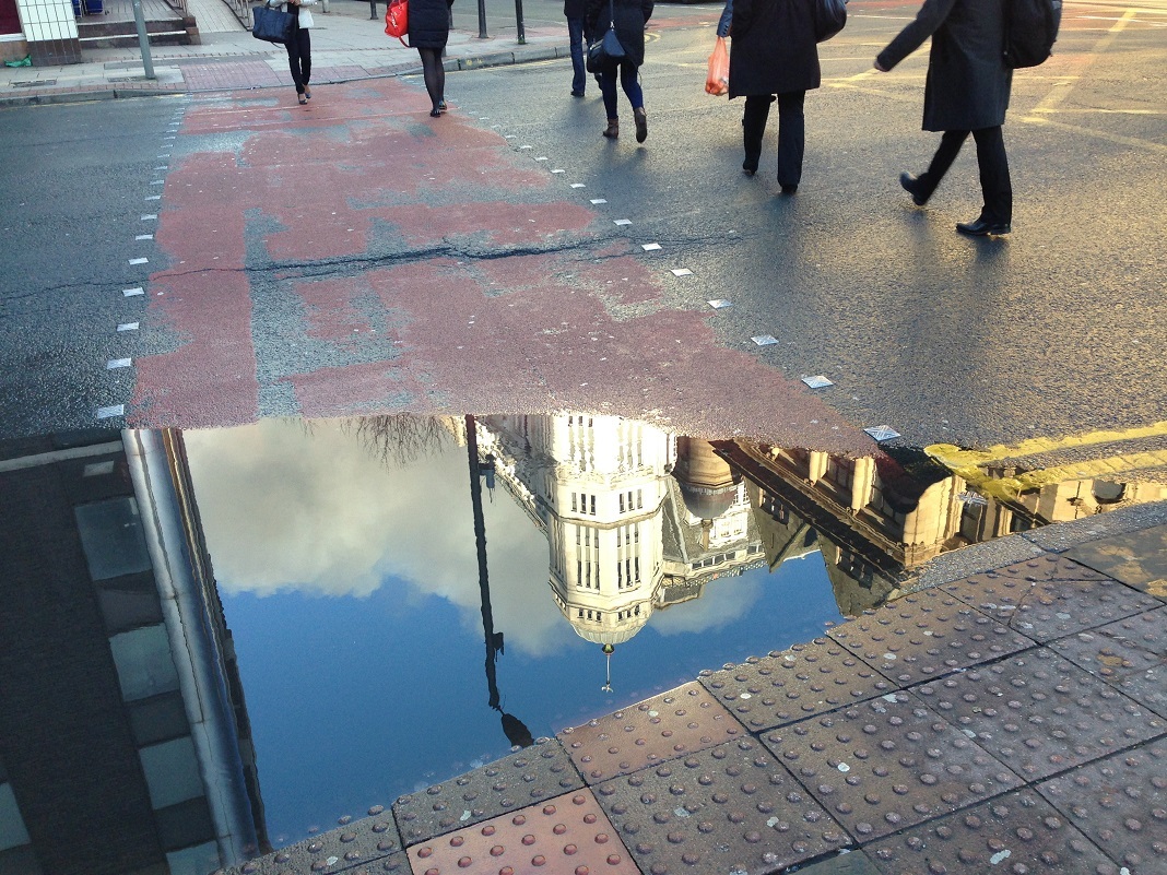 Is rain the reason behind Manchester's cotton industry success ...